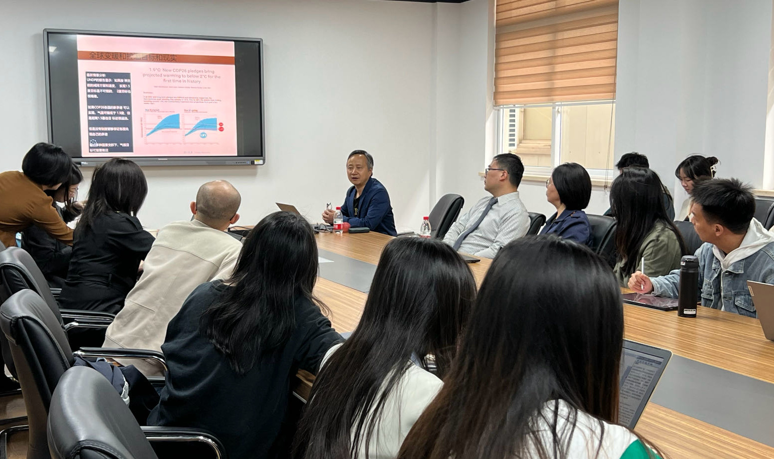 悉尼科技大学施训鹏教授来院进行学术交流-上海大学悉尼工商学院